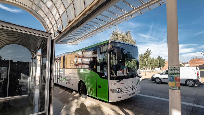 El nombre d’usuaris del transport públic a la comarca es dispara i ...